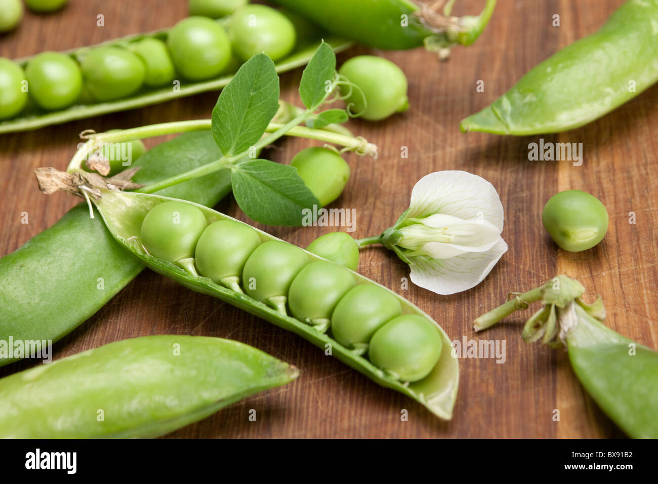 Peas vegetable with flower Stock Photo - Alamy