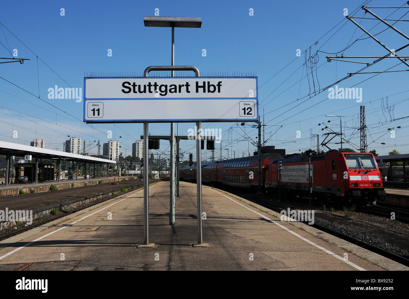 Stuttgart Hauptbahnhof platform 11 and 12 Stock Photo - Alamy