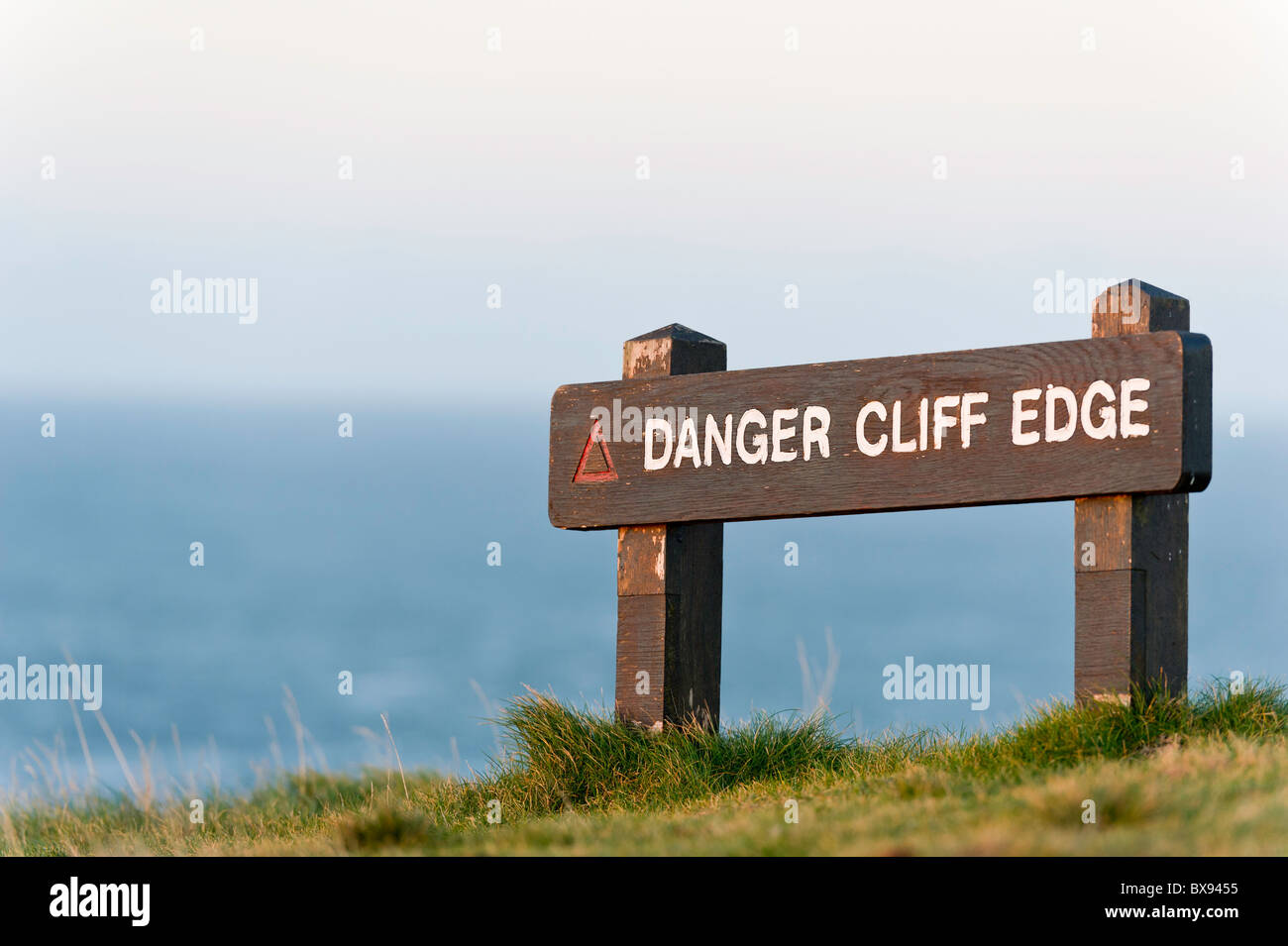 Danger cliff edge hi-res stock photography and images - Alamy