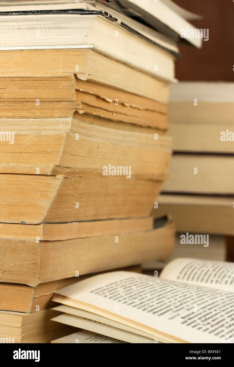 Gold edged books hi-res stock photography and images - Alamy