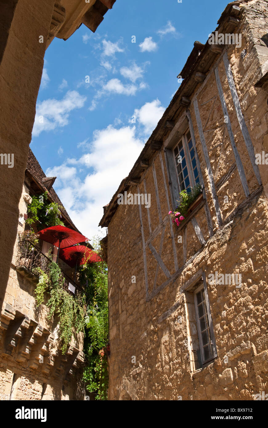 Red parasols medieval building hi-res stock photography and images - Alamy