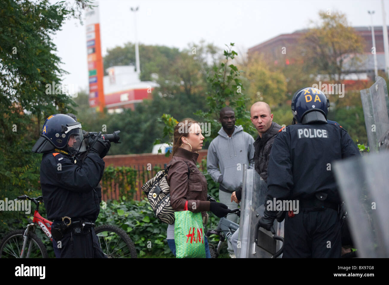 Leicestershire police officer uk hi-res stock photography and images ...