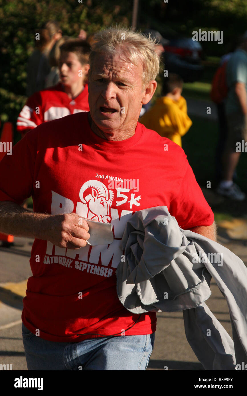 Man running footrace hi-res stock photography and images - Alamy