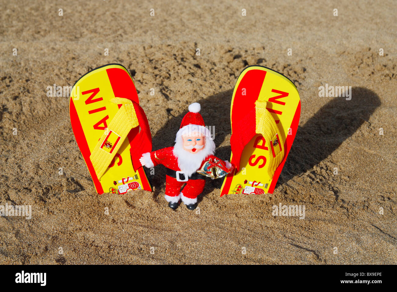 Flip flops on beach hi-res stock photography and images - Alamy