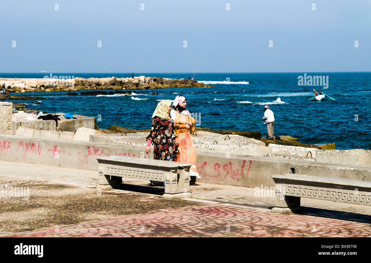 Egyptian women walking on Alexandria's promenade Stock Photo - Alamy