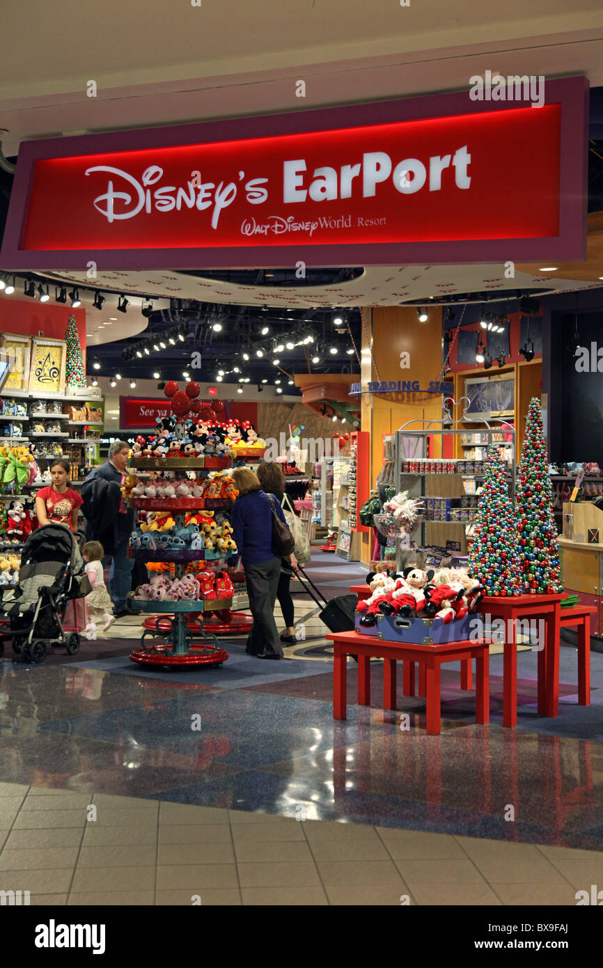 World of disney store hi-res stock photography and images - Alamy
