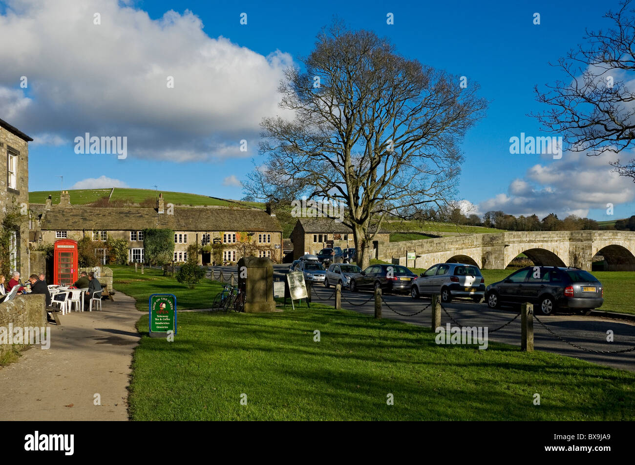 Burnsall village wharfedale yorkshire dales hi-res stock photography ...