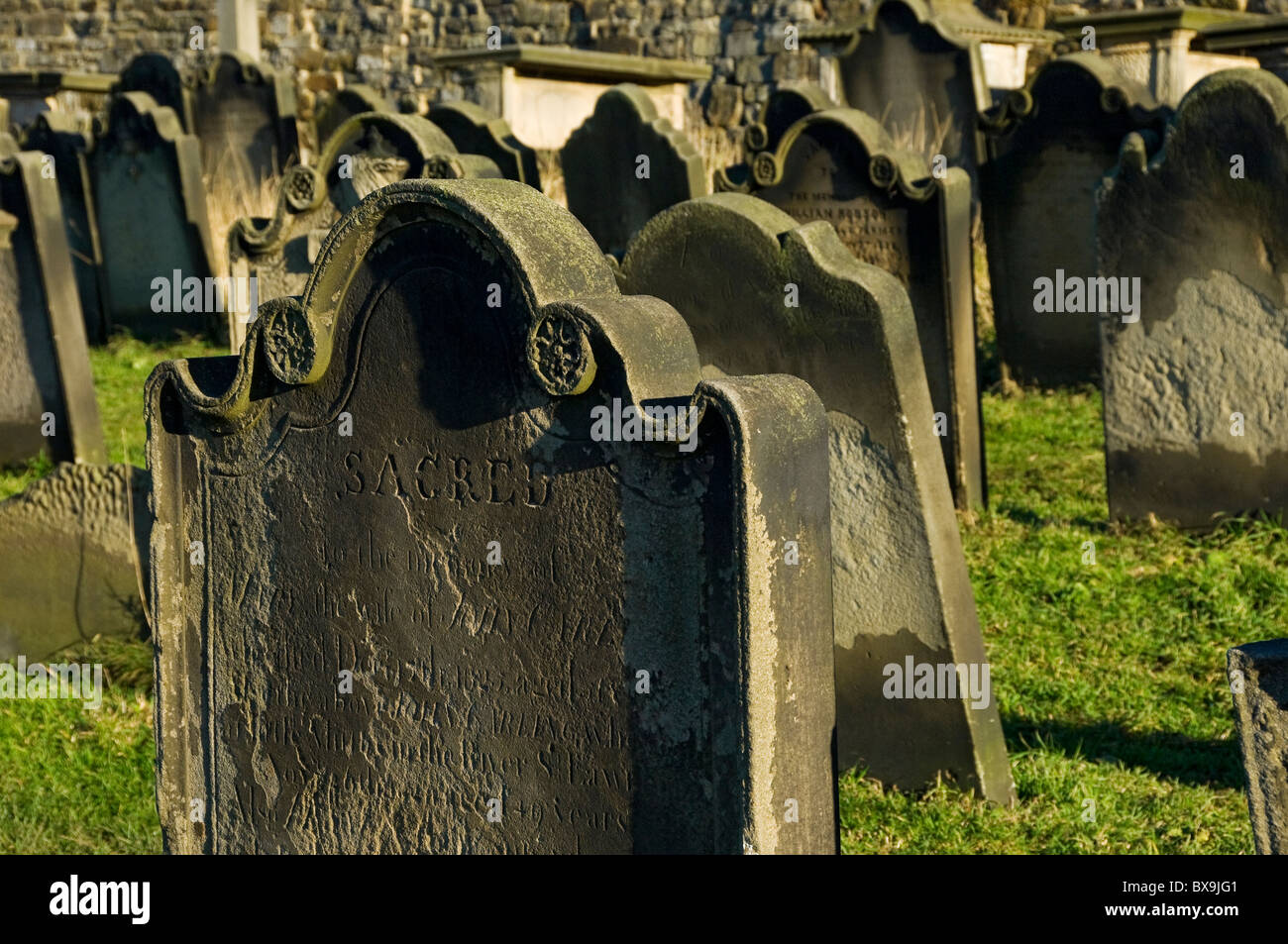 Whitby grave hi-res stock photography and images - Alamy