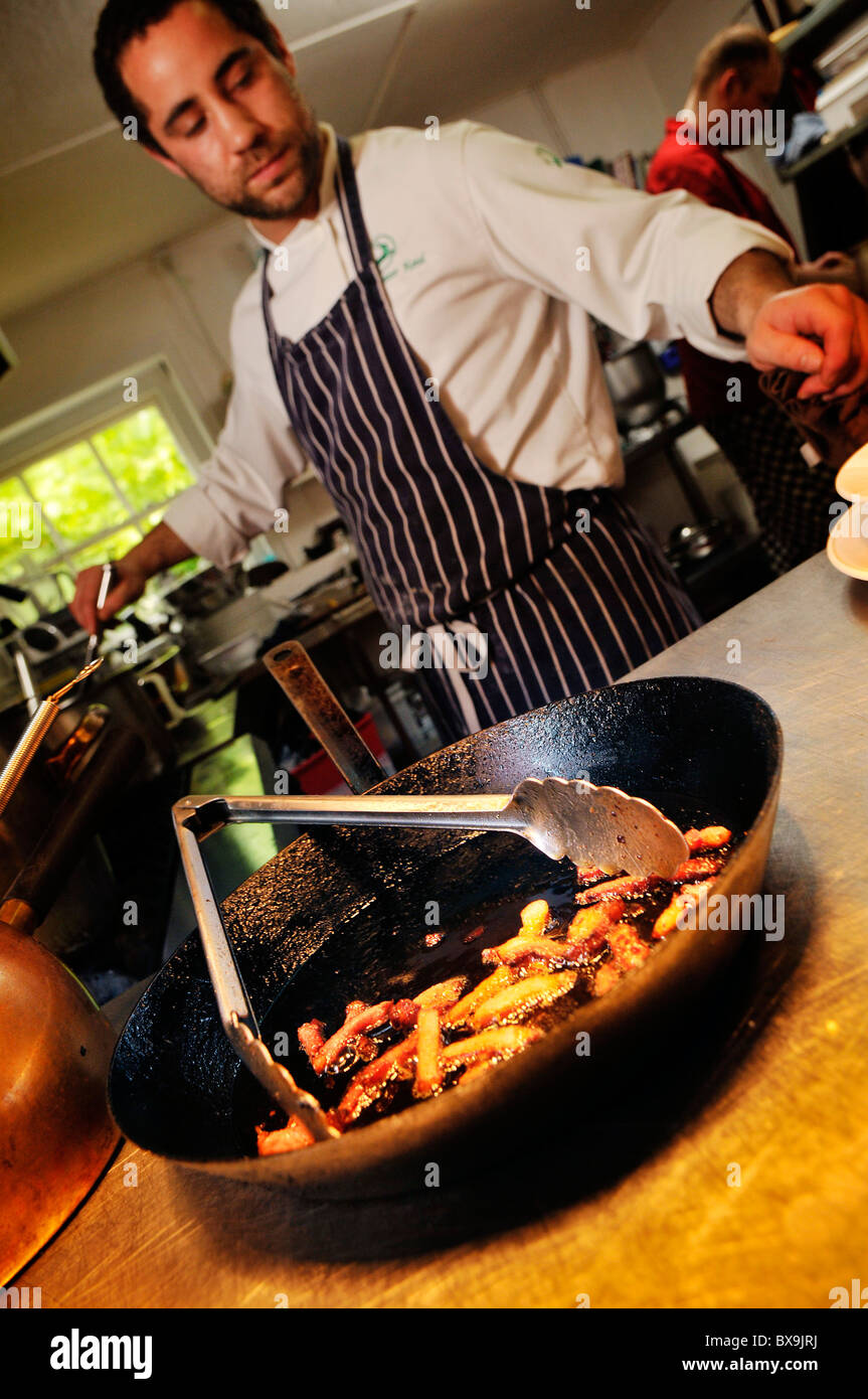 Pub kitchen hi-res stock photography and images - Alamy