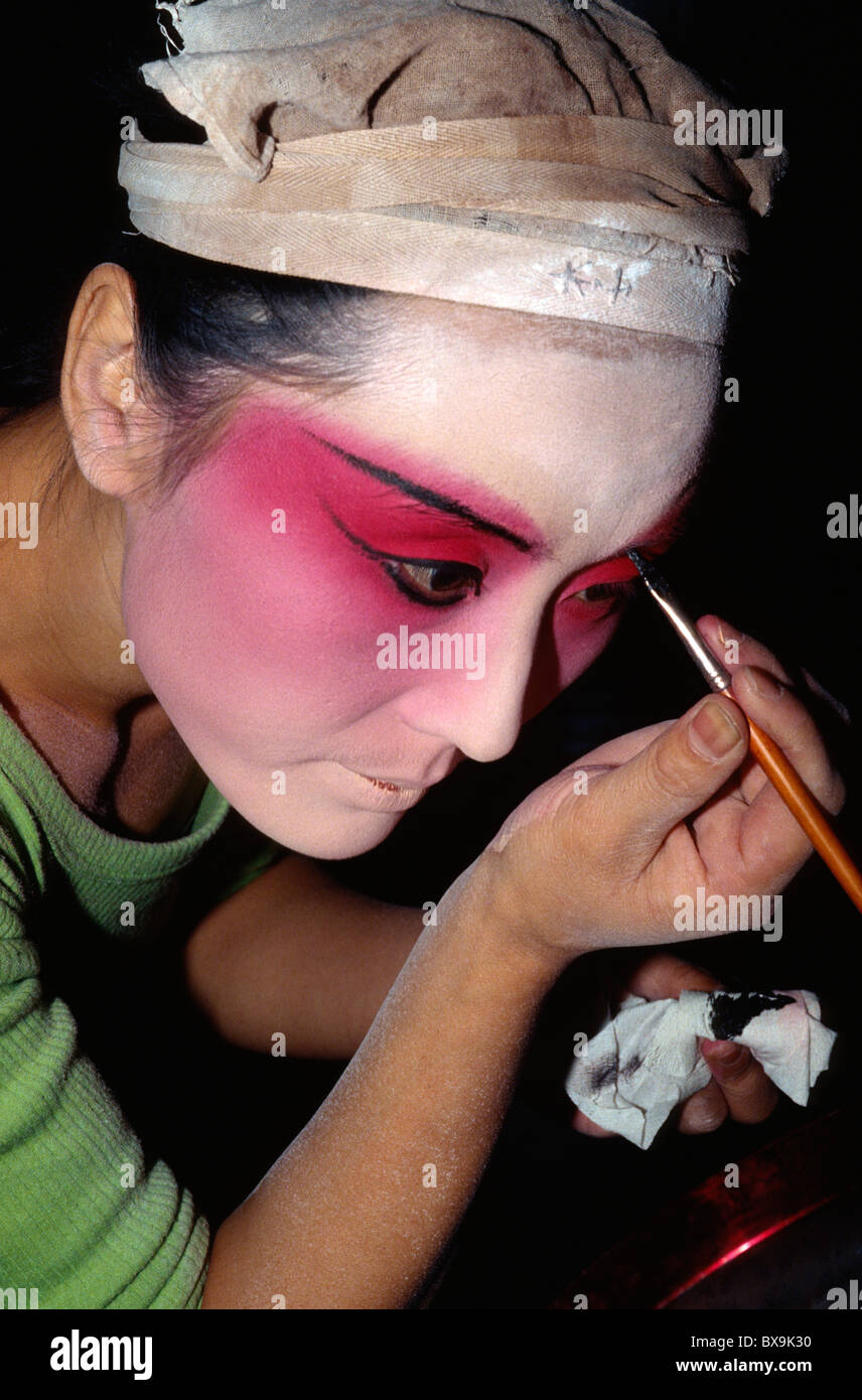 Beijing Opera Actor Backstage Makeup Stock Photos & Beijing Opera Actor ...