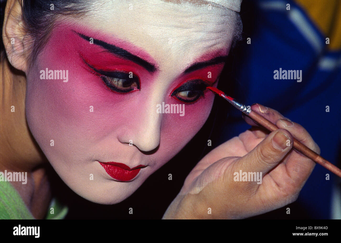 Beijing opera actor backstage makeup hi-res stock photography and ...