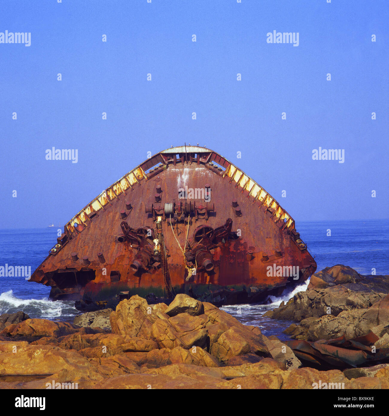 Shipwrecked boat hi-res stock photography and images - Alamy