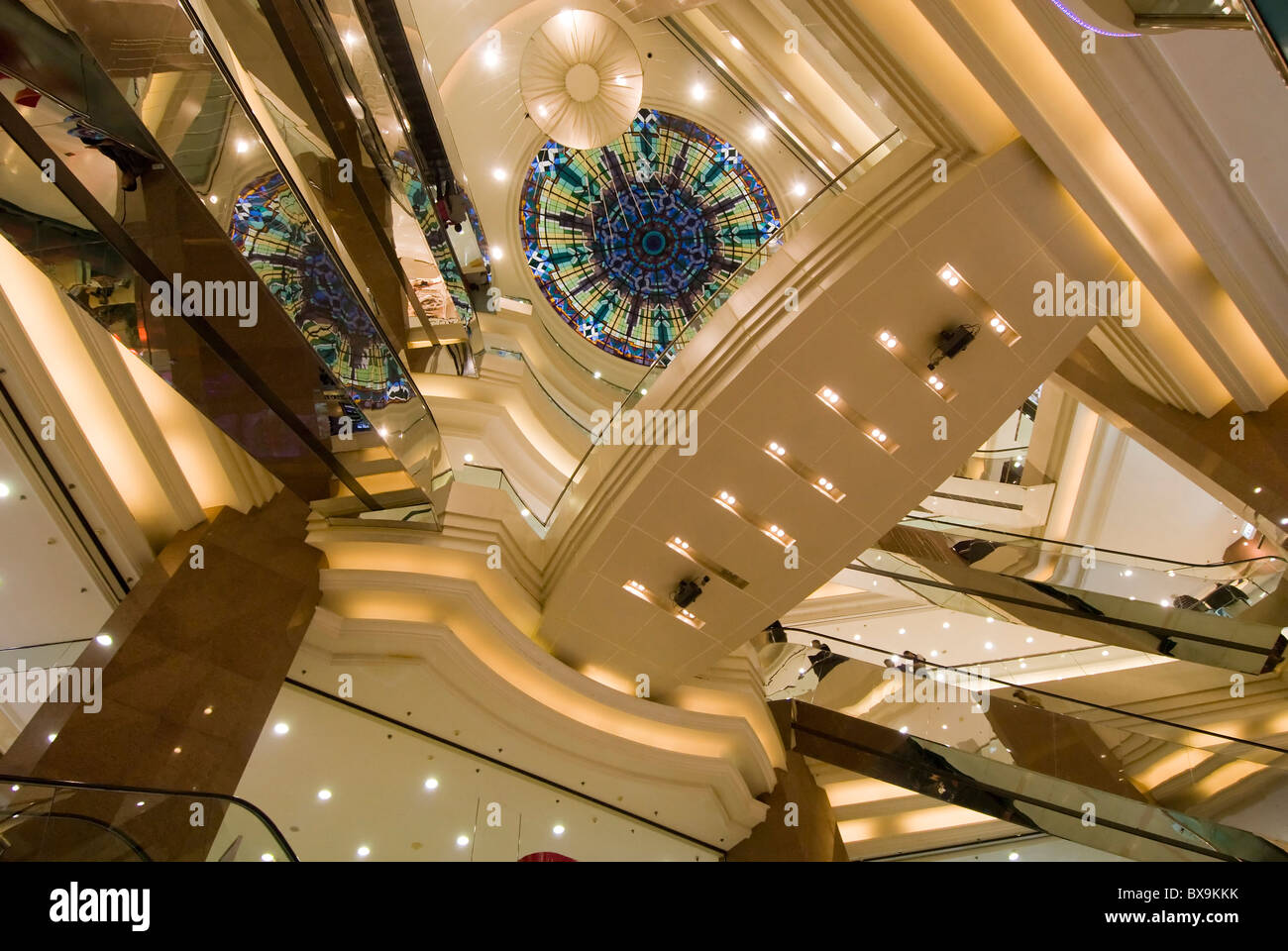 Shopping center asien hi-res stock photography and images - Alamy