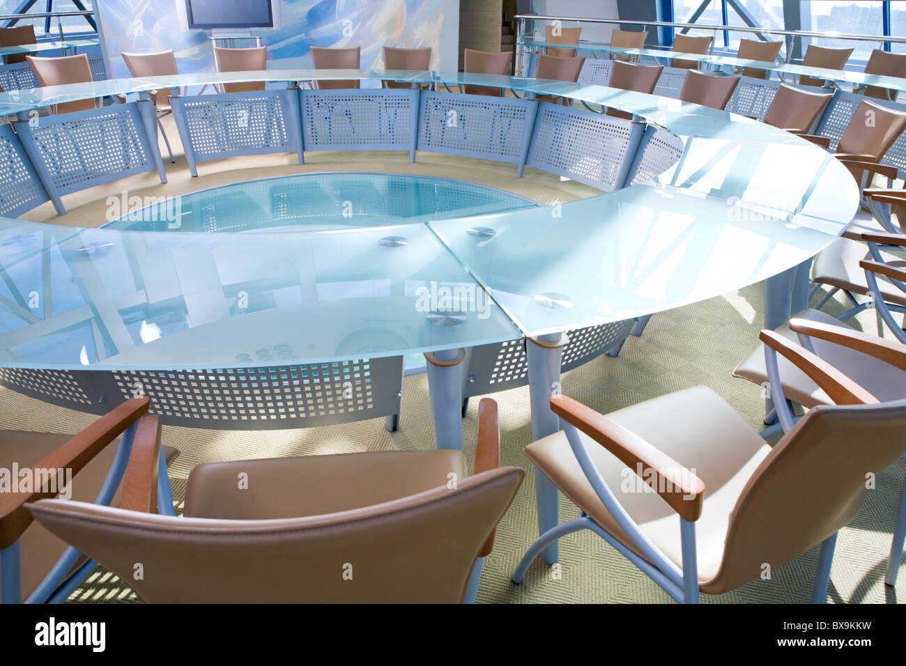 Chairs around round office table hi-res stock photography and images ...