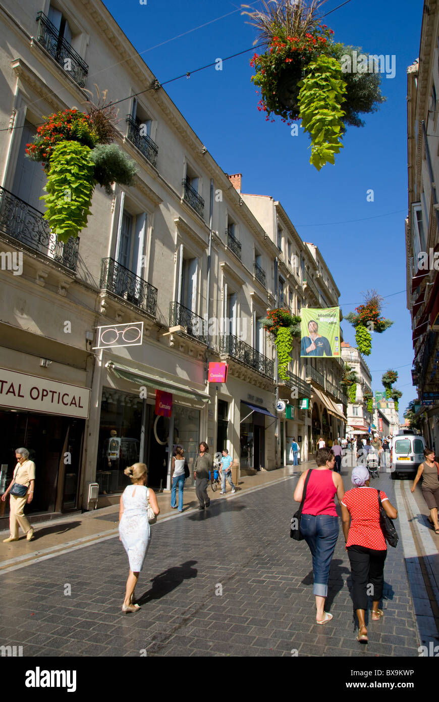Shopping street montpellier shops hi-res stock photography and images ...