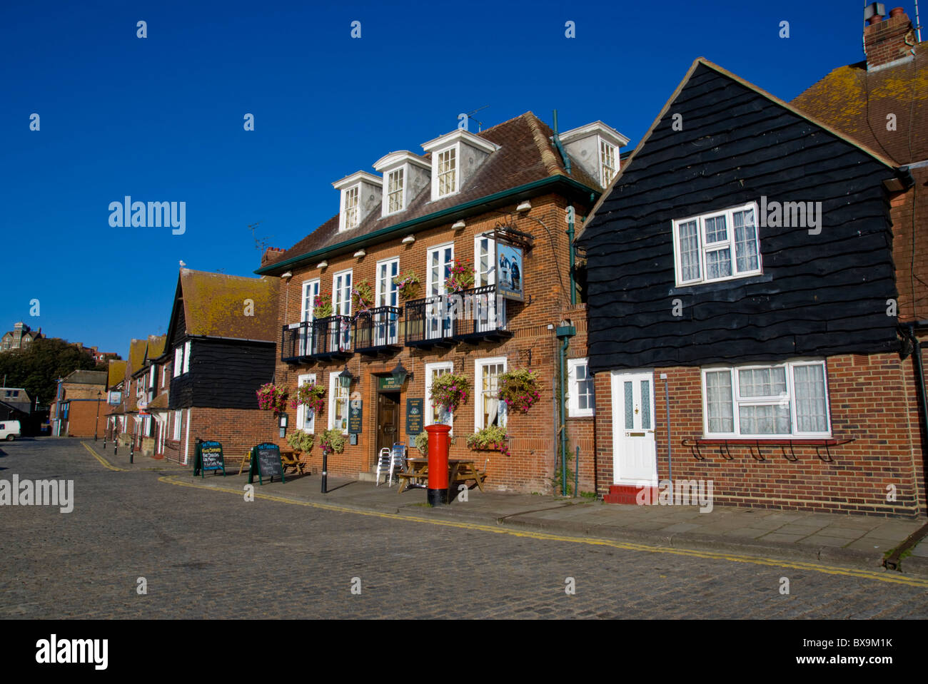 Folkestone harbour shelter hi-res stock photography and images - Alamy