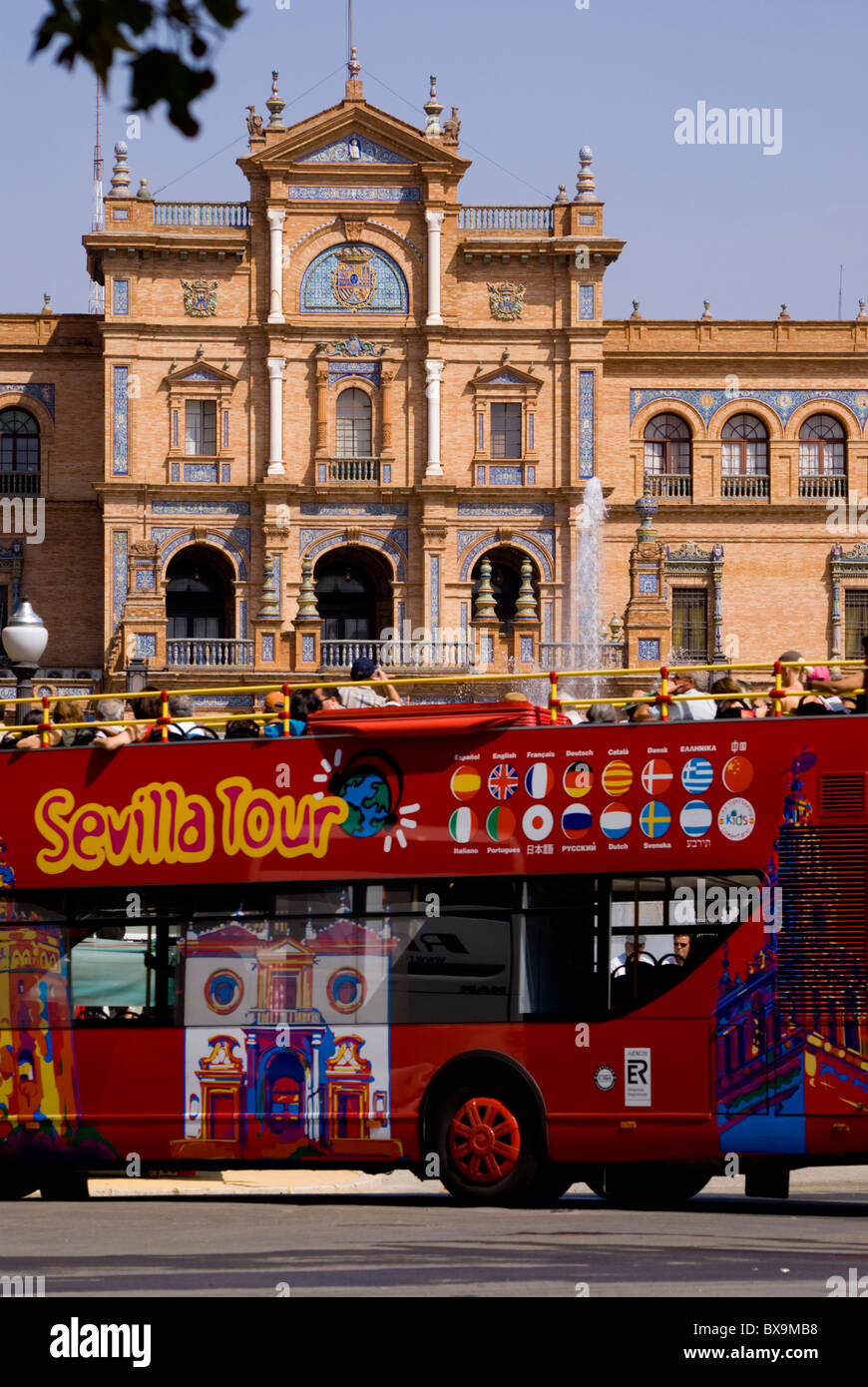 Seville sightseeing bus hi-res stock photography and images - Alamy