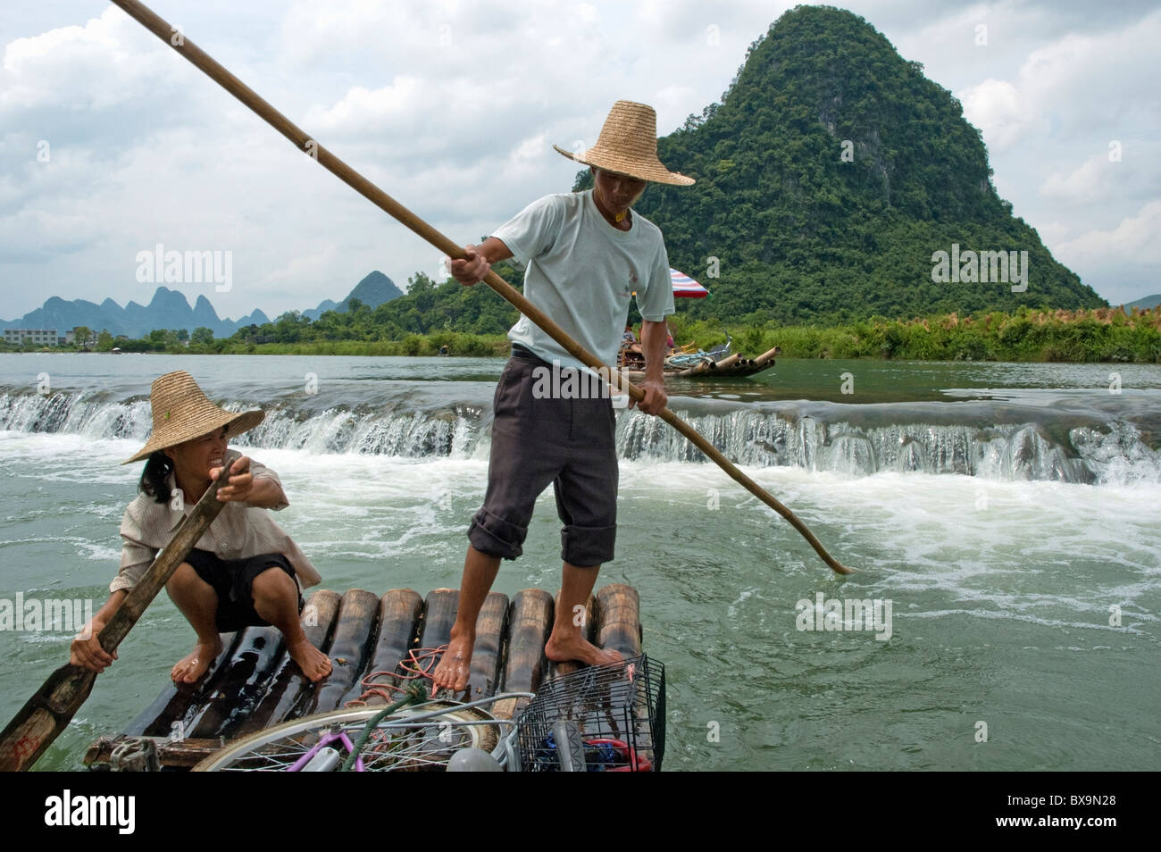 Bamboo raft china transport hi-res stock photography and images - Alamy