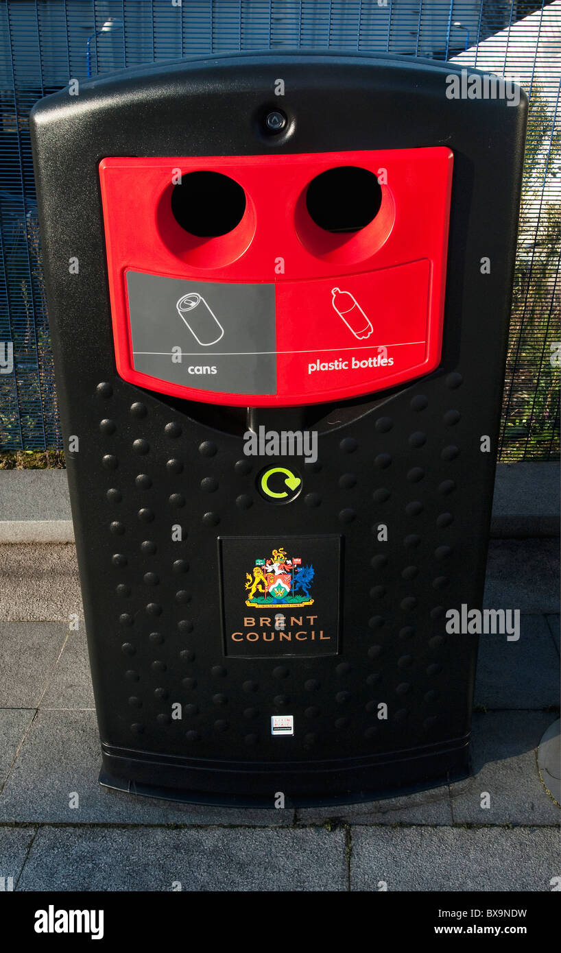 Recycling bin for plastic bottles and cans Stock Photo - Alamy
