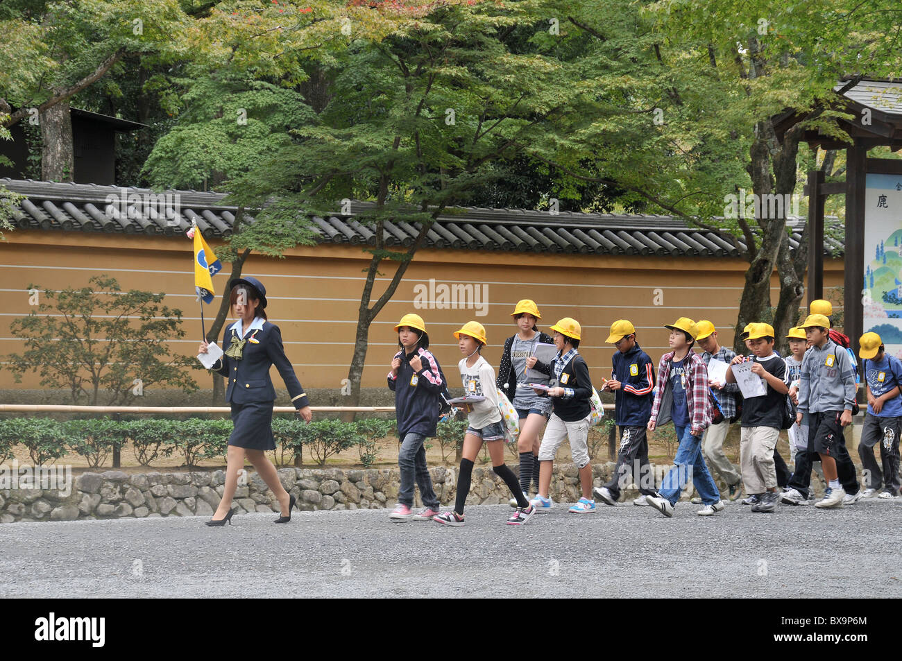 Kyoto japanese school girls hi-res stock photography and images - Alamy