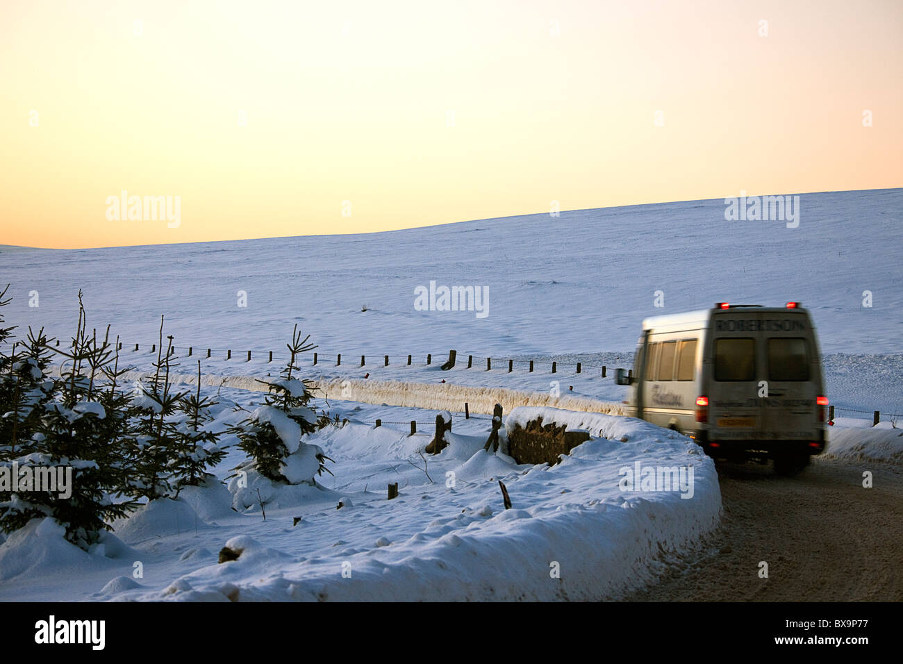 School bus dropping children hi-res stock photography and images - Alamy