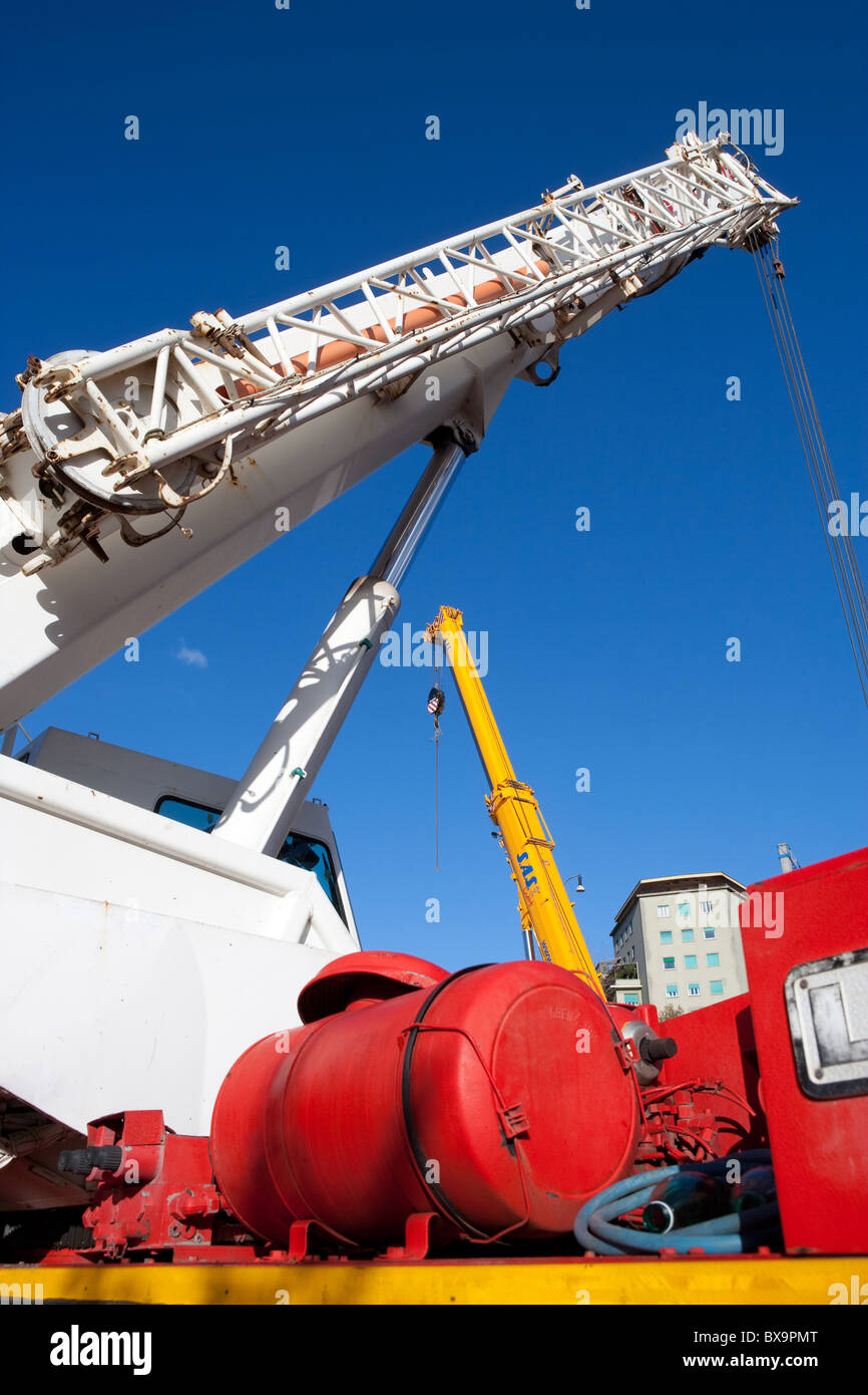 Italy building crane hi-res stock photography and images - Alamy