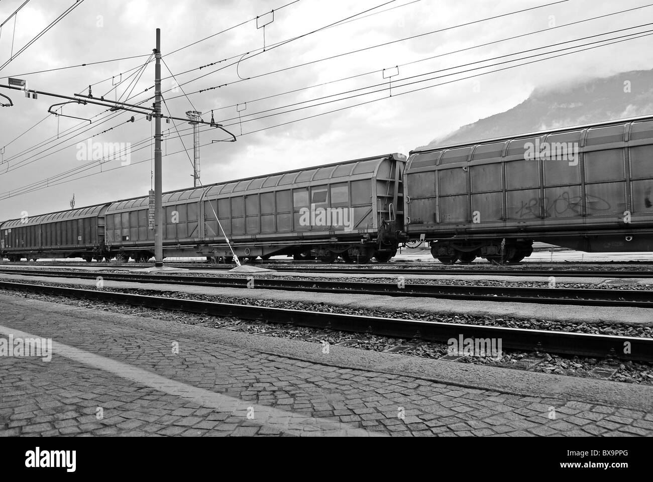 Elevated freight railway hi-res stock photography and images - Alamy