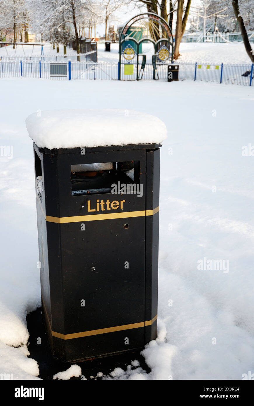 Litter scene hi-res stock photography and images - Alamy