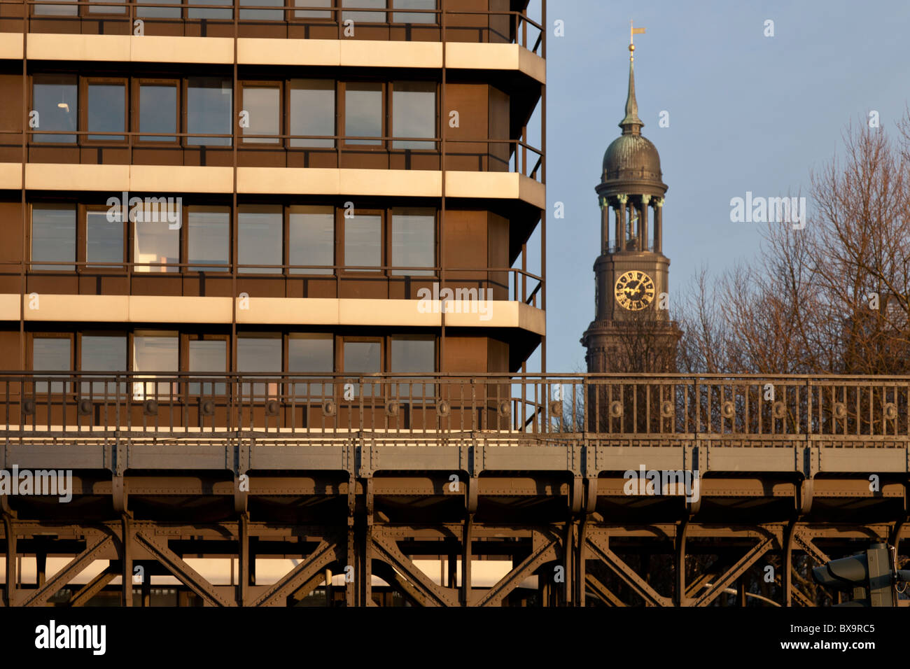 Section of U-bahn train line in Hamburg, on raised gantry between ...
