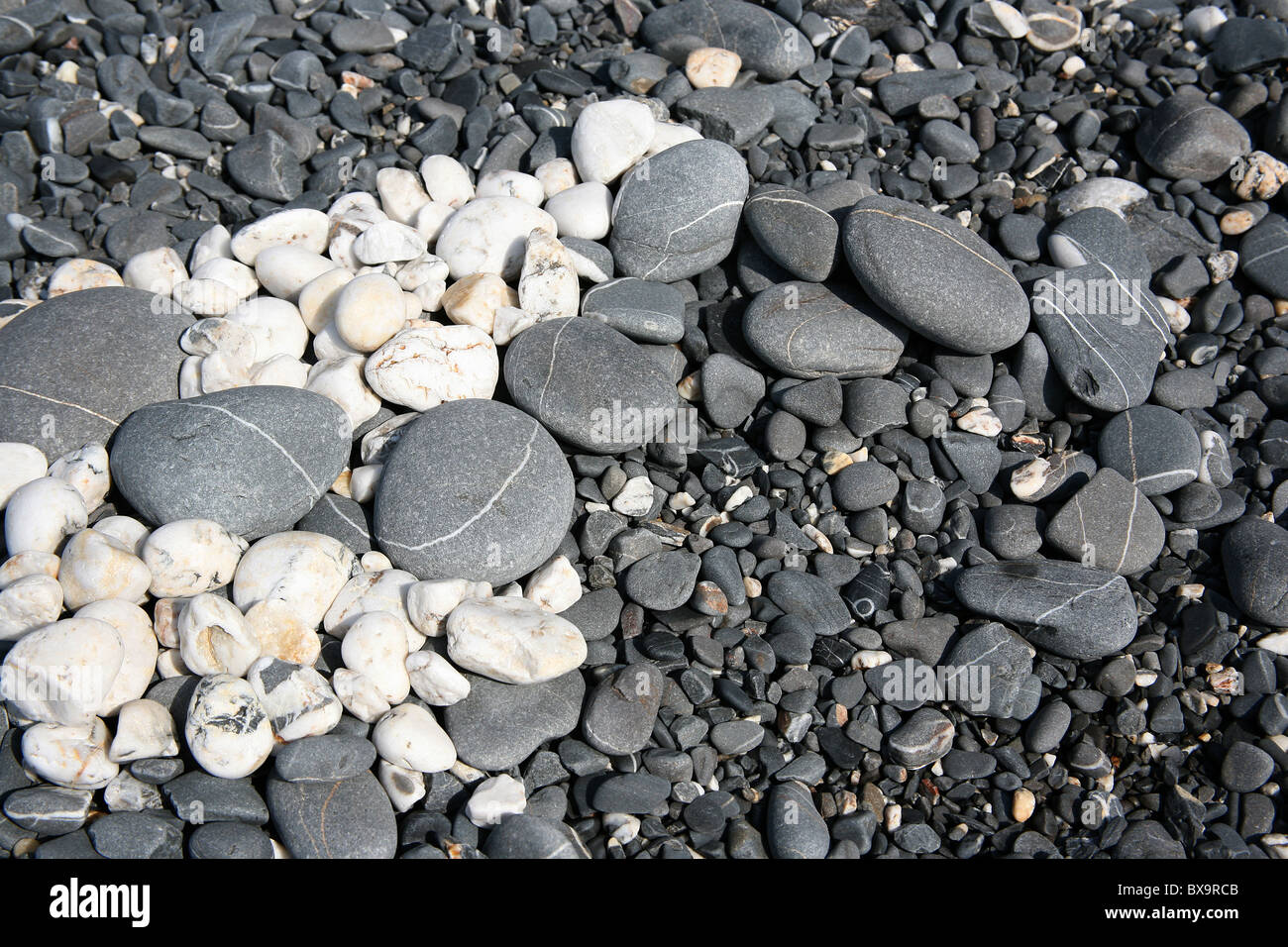 White line of quartz on the beach Stock Photo - Alamy