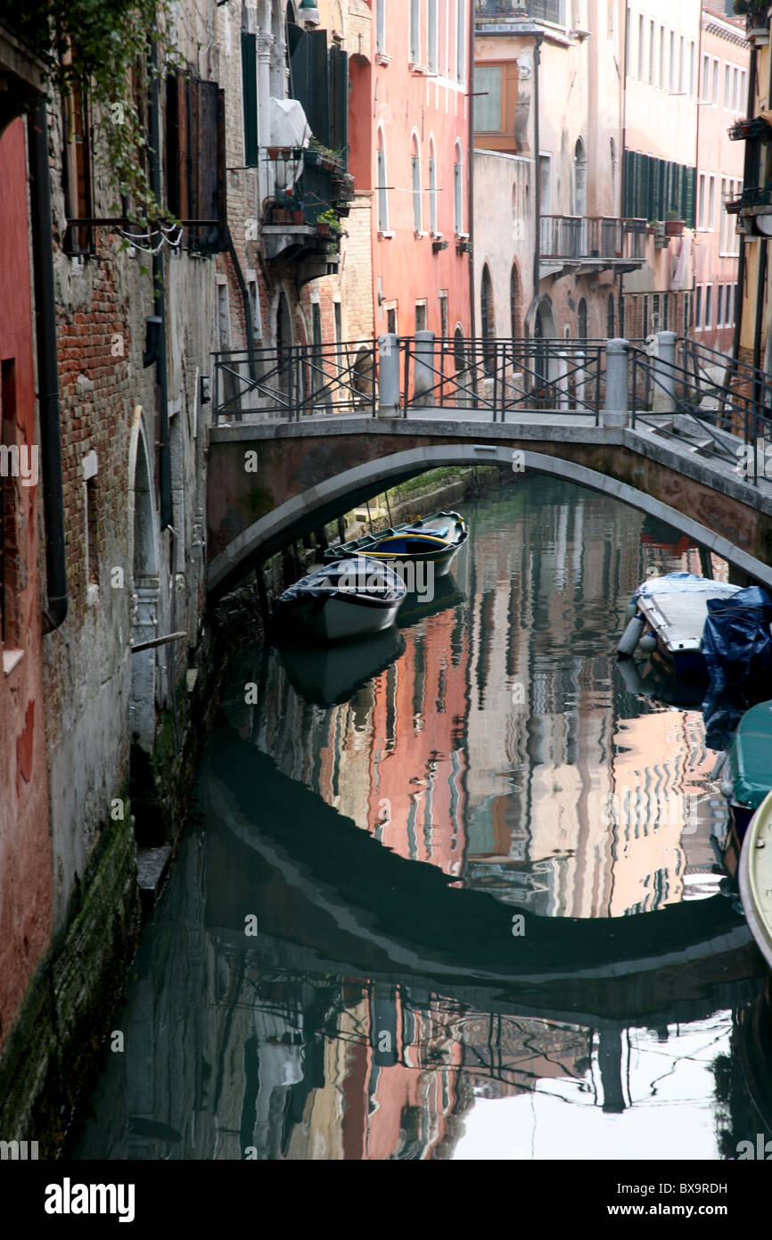 Bride over canal in Venice Stock Photo - Alamy