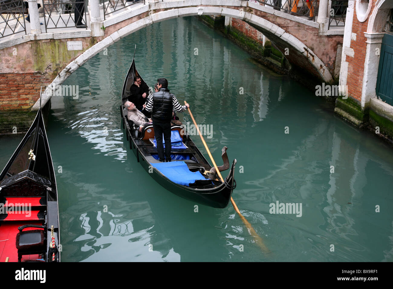 Venice canoe tourist hi-res stock photography and images - Alamy