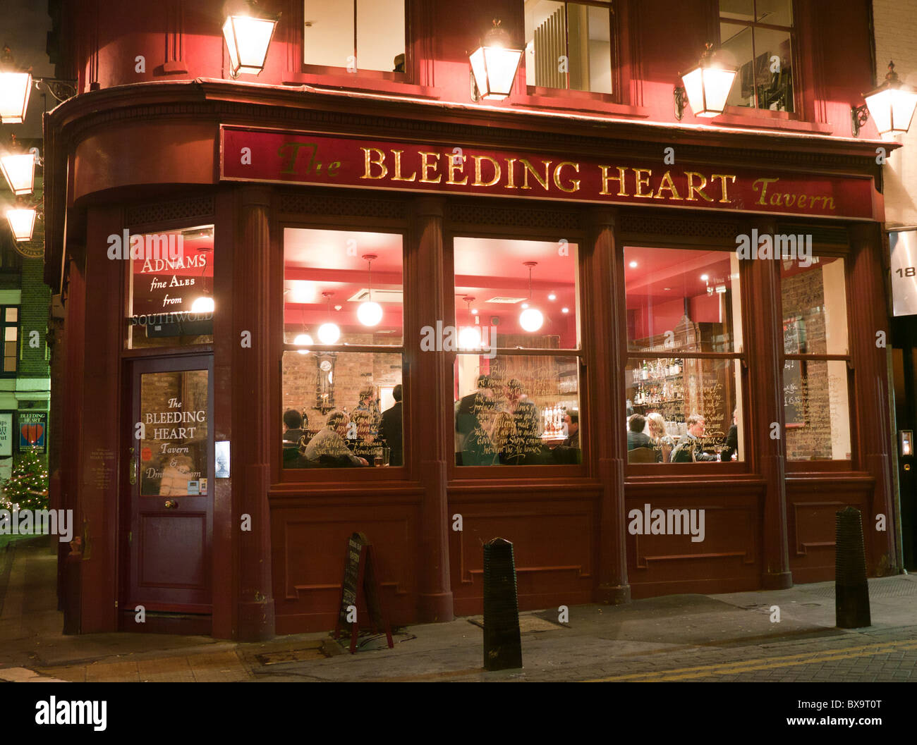 Bleeding Heart Tavern in London Britain Stock Photo - Alamy