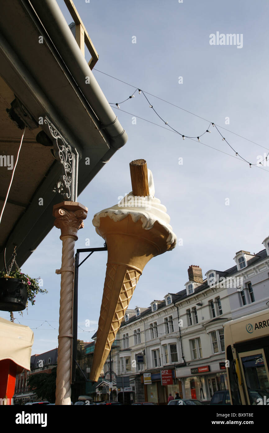 Outdoor plastic ice cream cone hi-res stock photography and images - Alamy