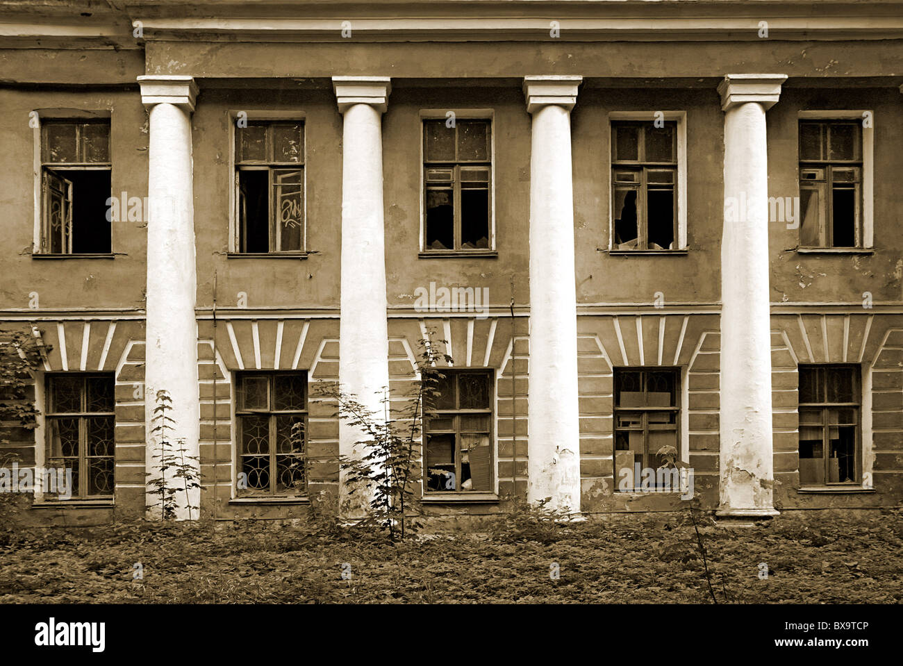 old house with pillar Stock Photo - Alamy