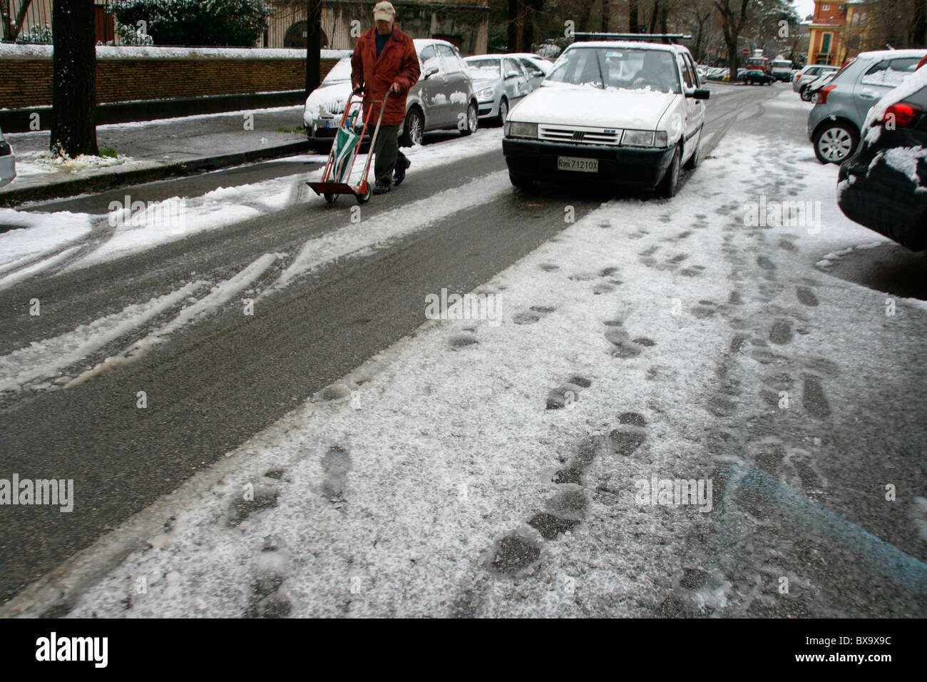rare snow fall in rome on the 12 february 2010 Stock Photo - Alamy