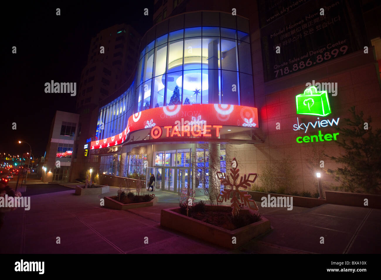 The Sky View Center retail and condominium complex in Flushing in the ...