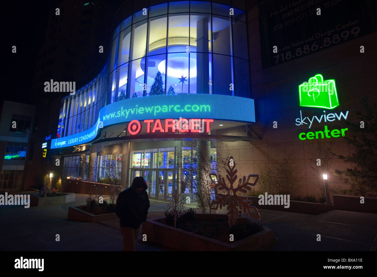 The Sky View Center retail and condominium complex in Flushing in the ...