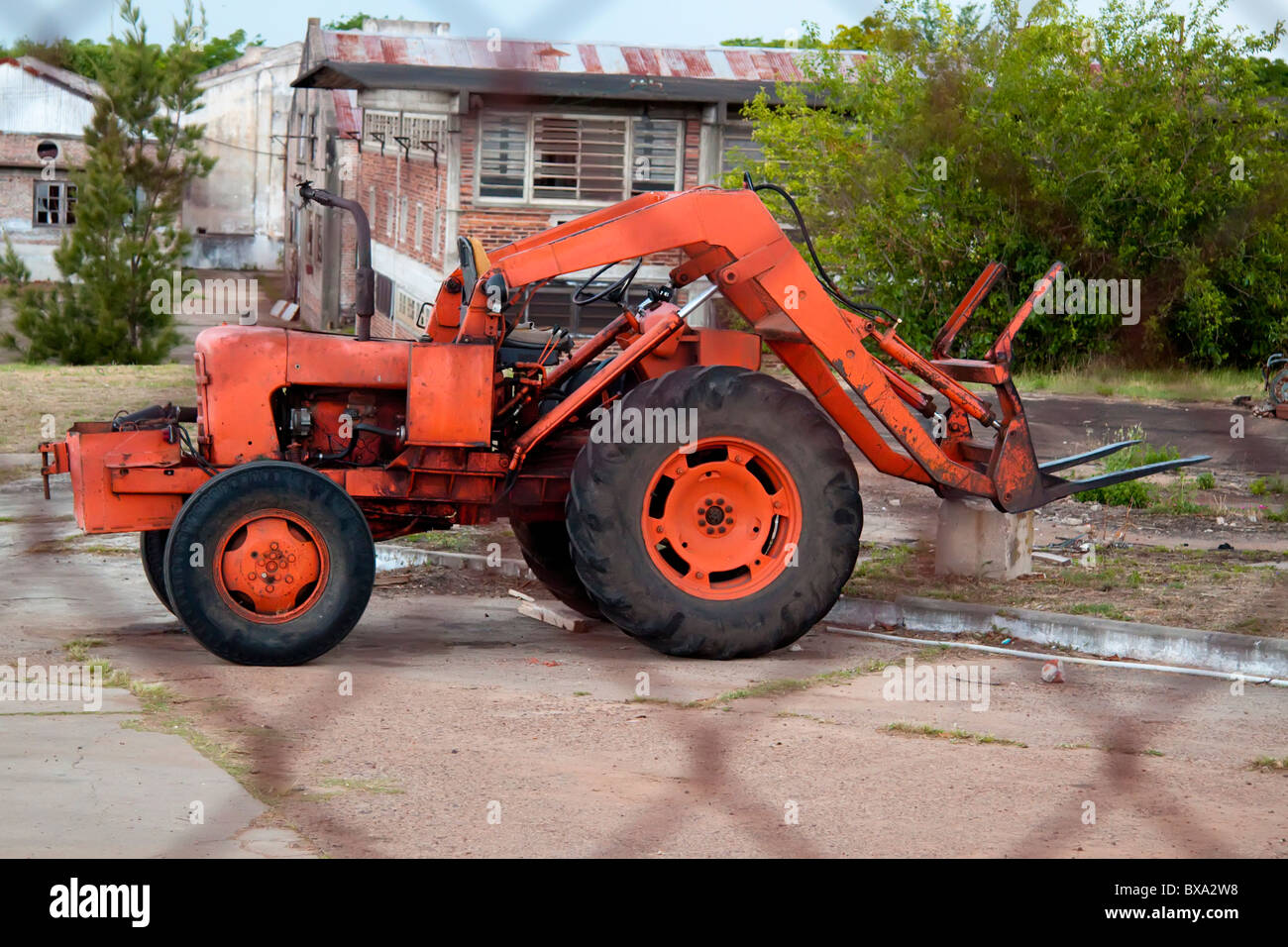 Orange bulldozer hi-res stock photography and images - Alamy