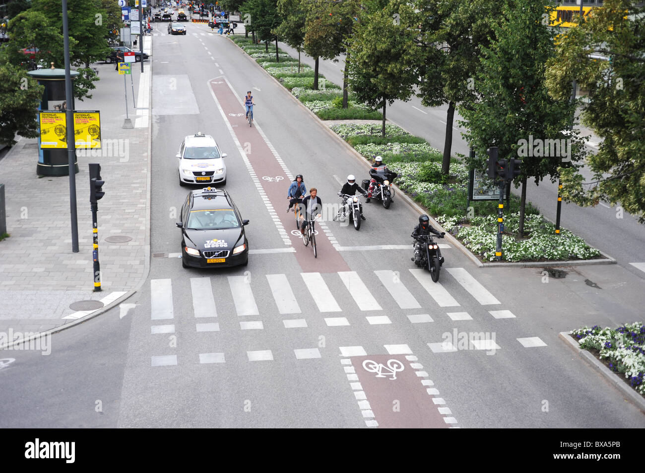Urban road hi-res stock photography and images - Alamy