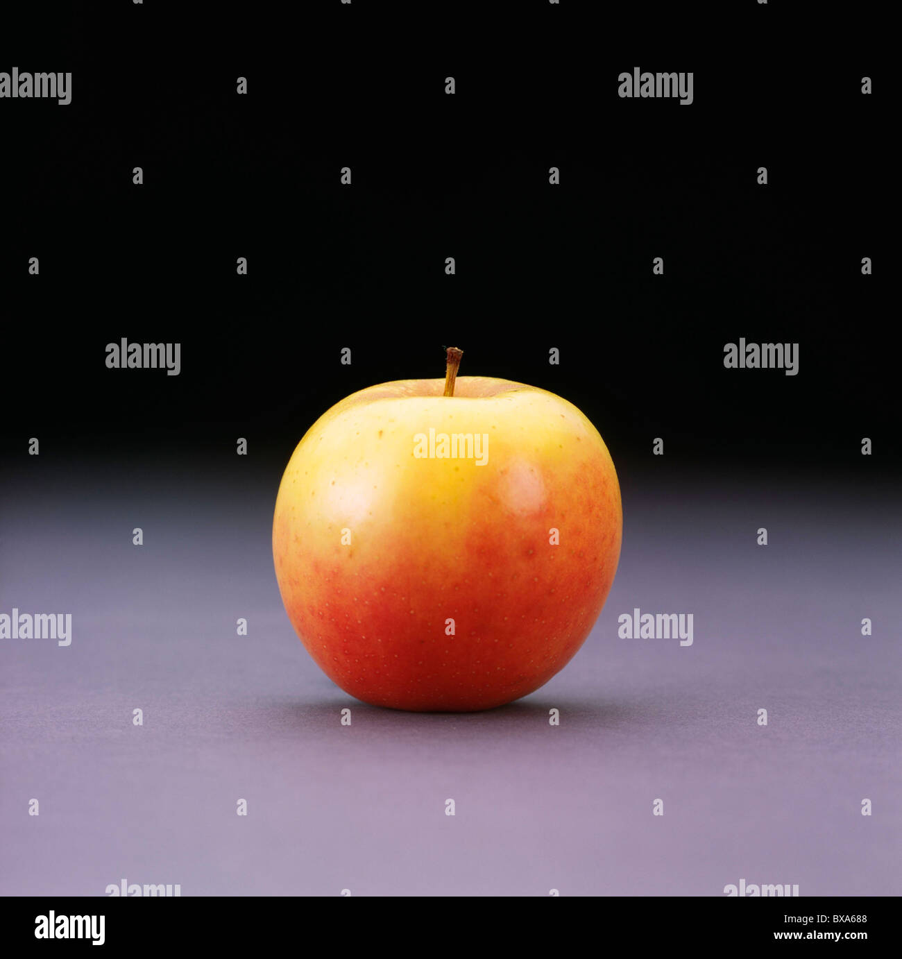 Gold apple fruit hi-res stock photography and images - Alamy