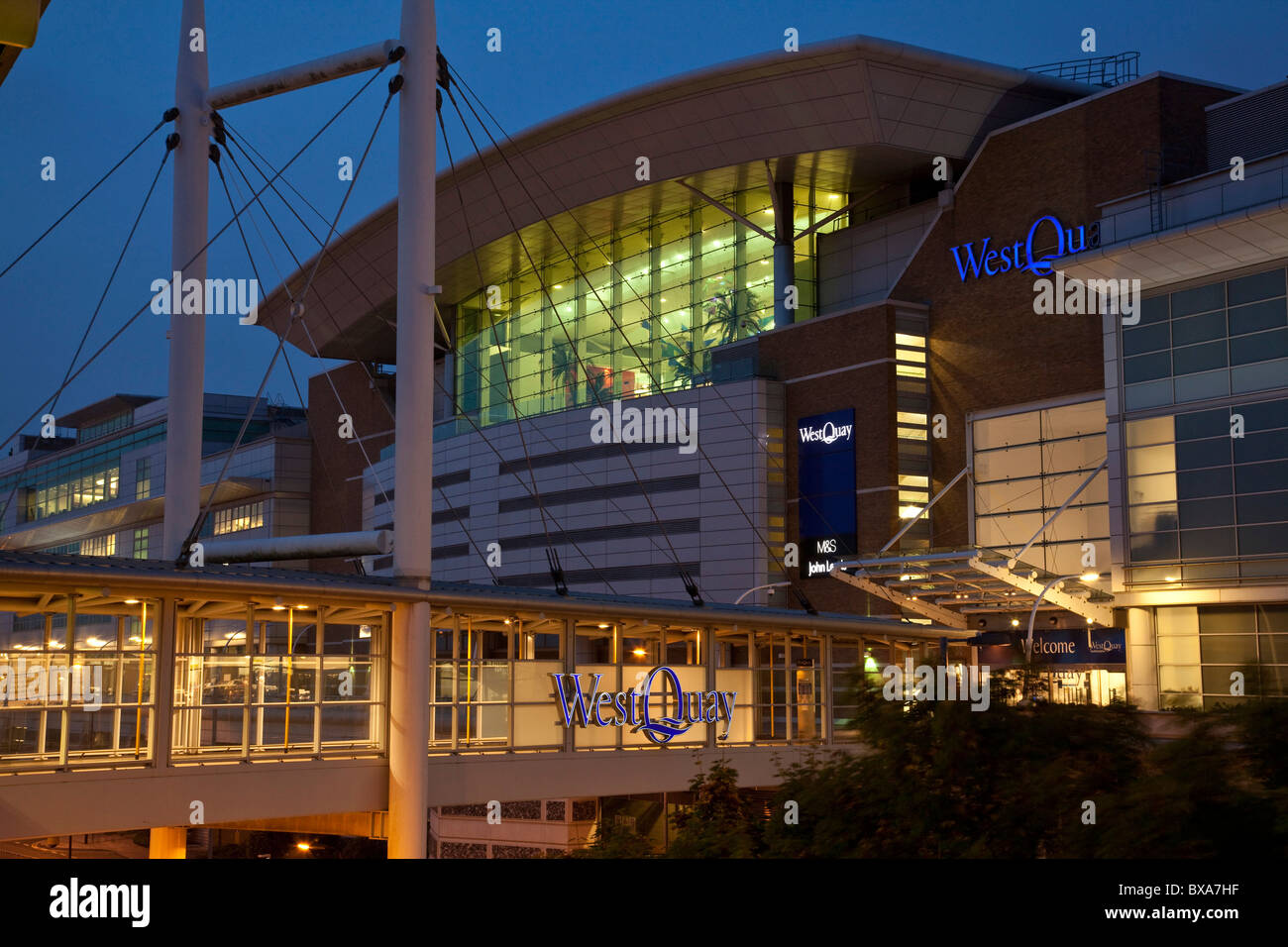 West Quay Shopping Centre at night, Southampton, England Stock Photo ...