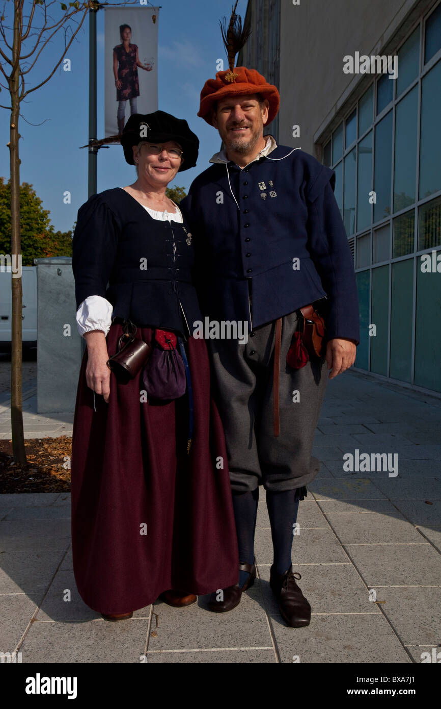 Man dressed as woman costume hi-res stock photography and images - Alamy