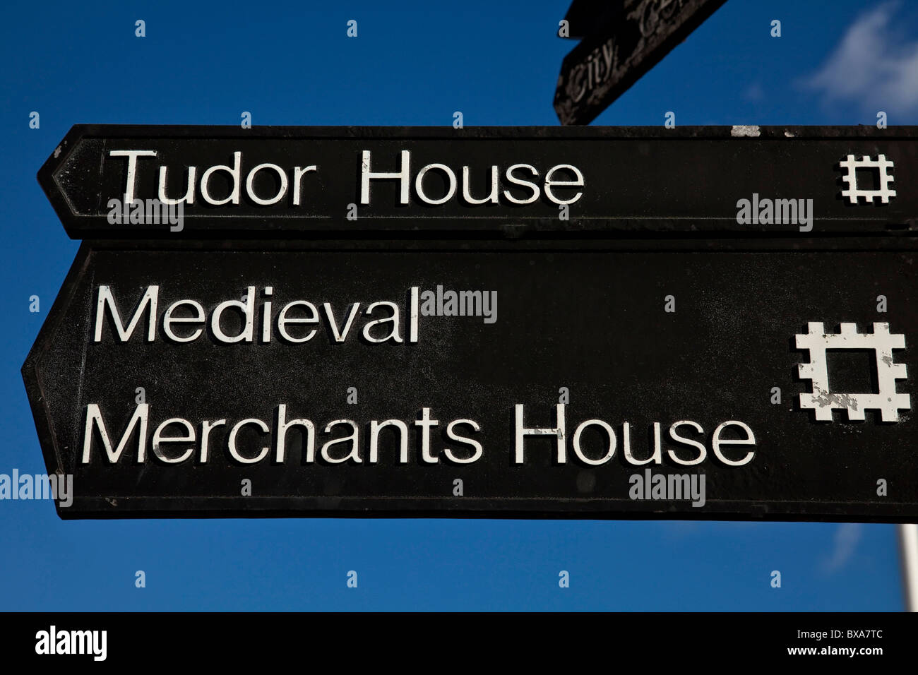 Hampshire sign post hi-res stock photography and images - Alamy