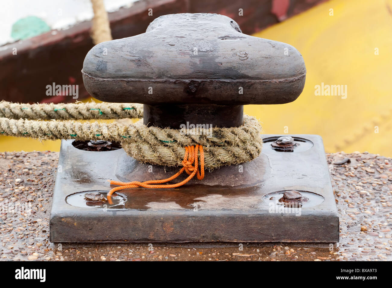 White ship rope hi-res stock photography and images - Alamy