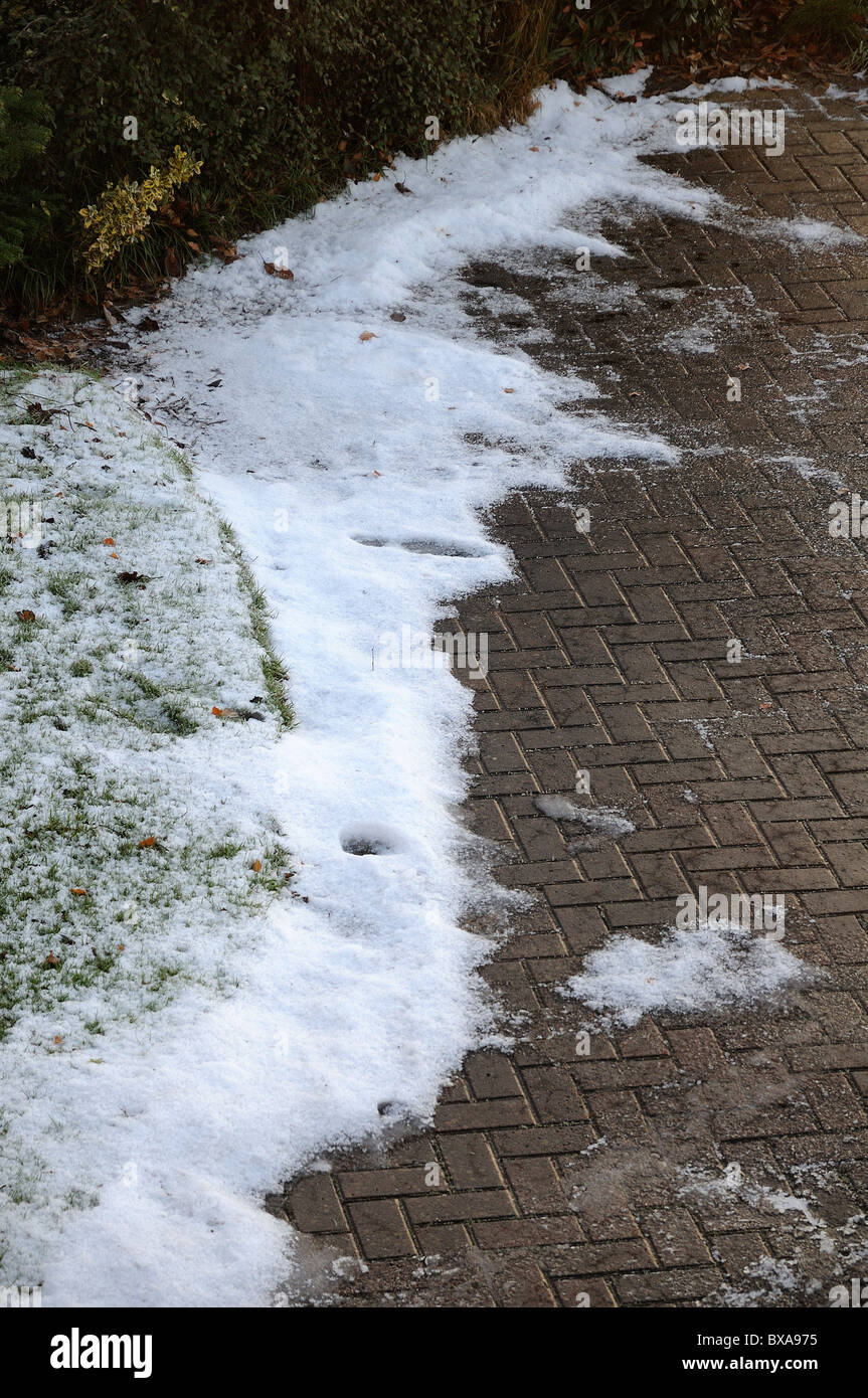 snow on brick driveway Stock Photo - Alamy