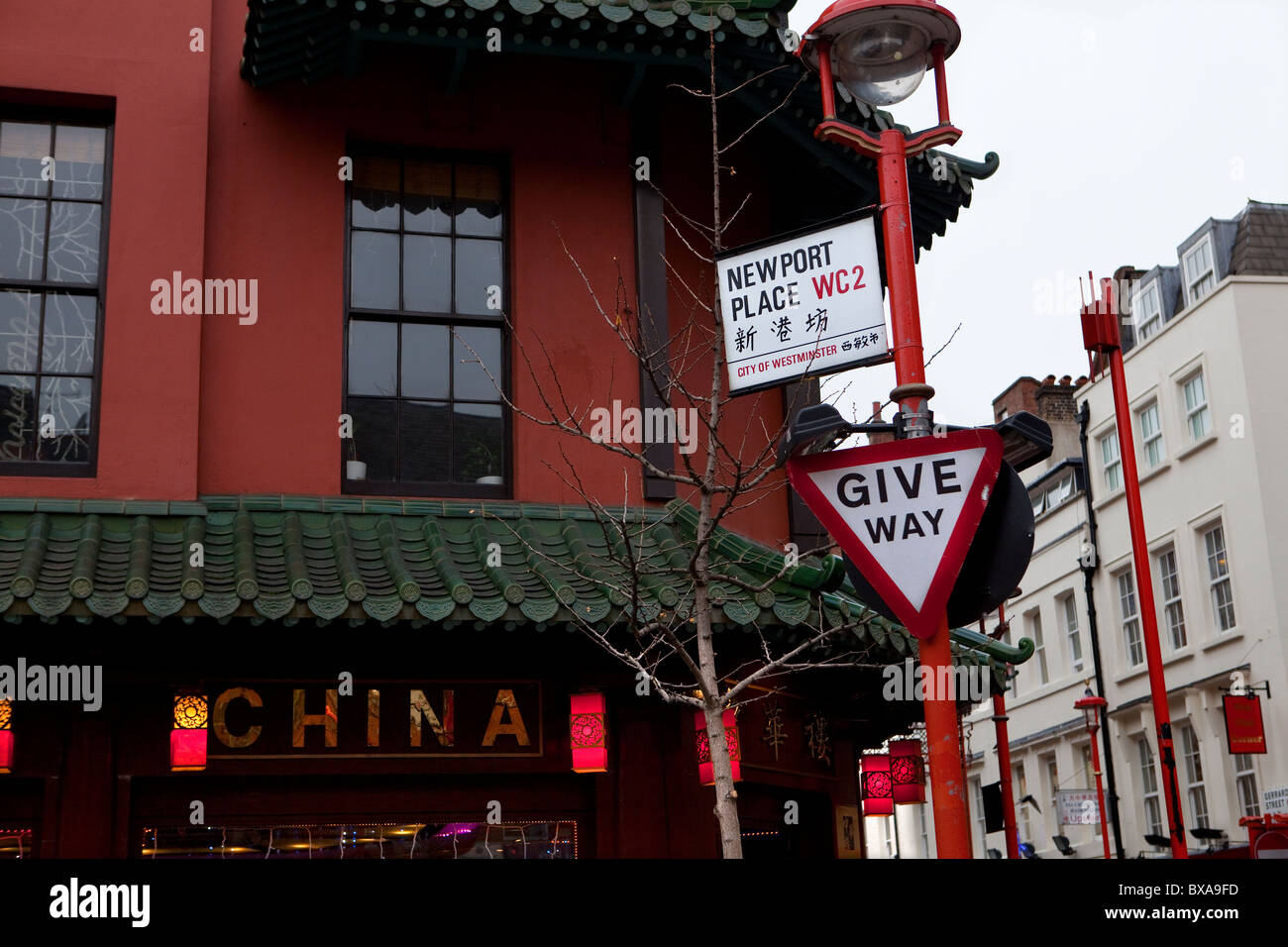 Newport place street sign hi-res stock photography and images - Alamy