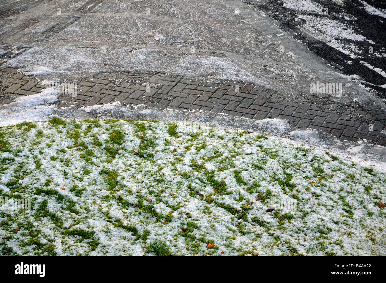 frozen lawn and driveway Stock Photo - Alamy