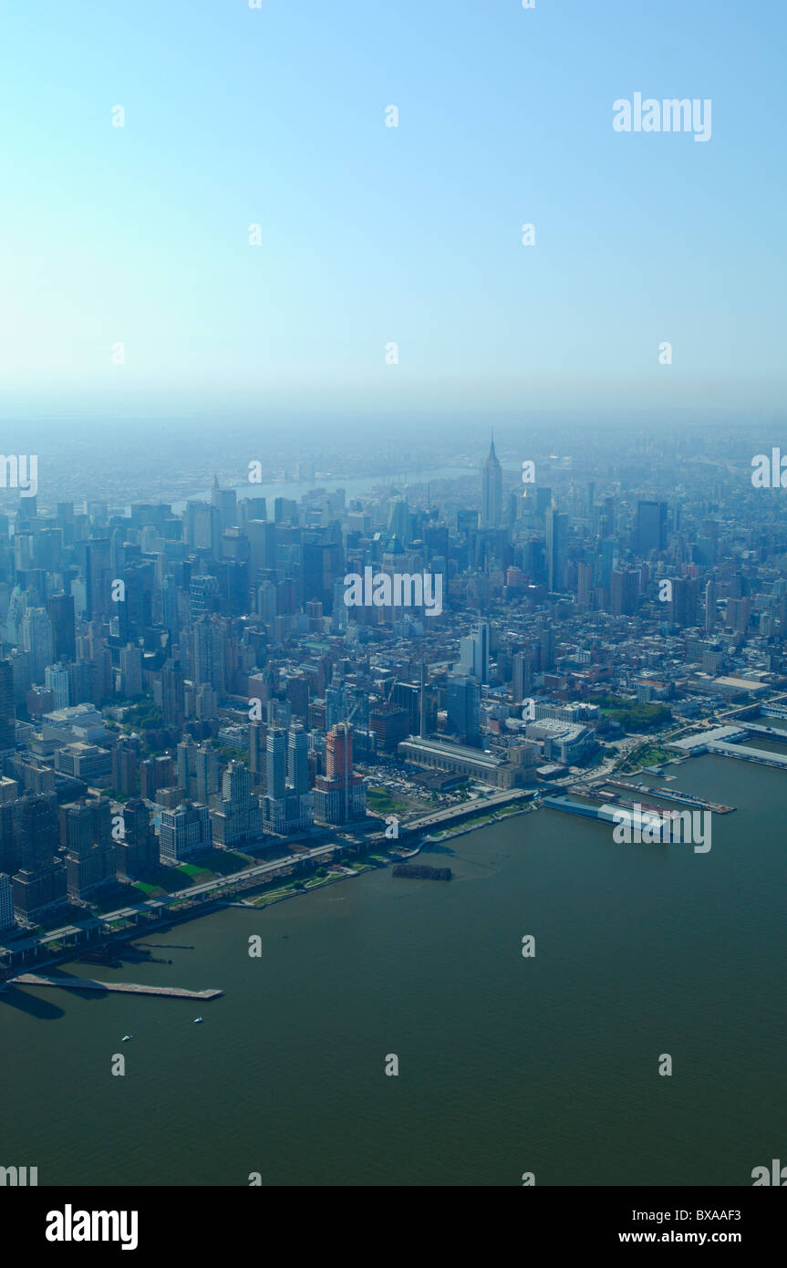 Aerial view of Manhattan and Hudson river during an hot summer, note ...