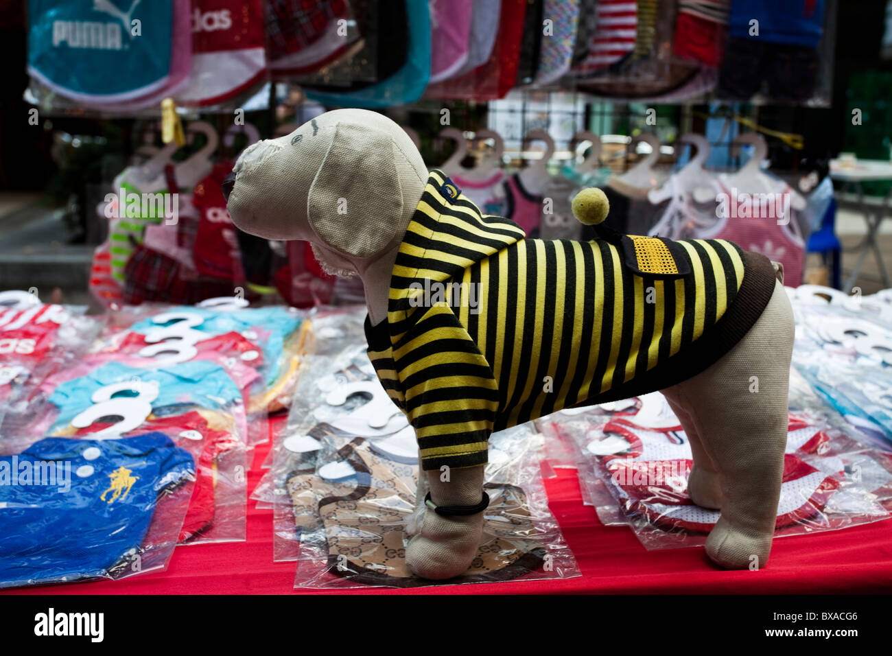 Korea dog market hi-res stock photography and images - Alamy